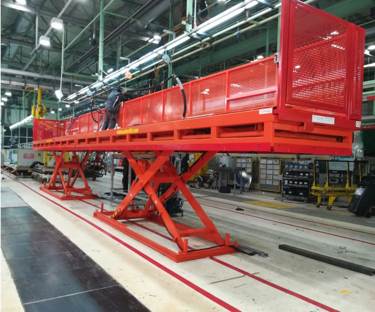 Lifting tables, loading docks, goods pallet lifts - Finnhoist Oy